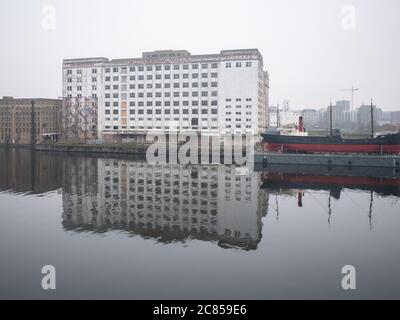 Derelict warehouse building in London Docklands Stock Photo - Alamy