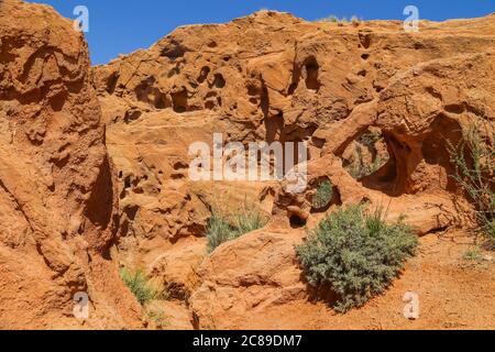 Red sandstone rock formations Seven bulls and Broken heart, Jeti Oguz ...