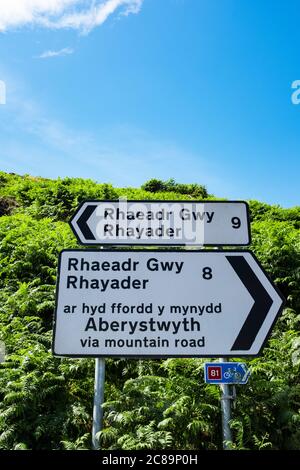 bi-lingual road sign,welsh and english road side Stock Photo - Alamy
