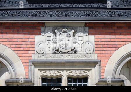 The coat of arms of the city of Chester on a lamp post, Chester ...