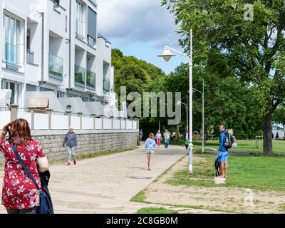 Strandpromenade und Hafen in der Altstadt Sassnitz Insel Rügen Urlaub ...