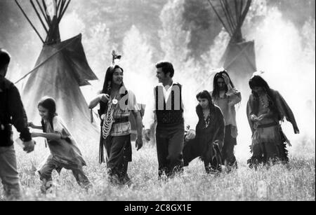 MAVERICK (1994) GRAHAM GREENE, MEL GIBSON MAV 104 Stock Photo - Alamy