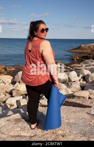 Woman preparing for summer vacation Stock Photo - Alamy