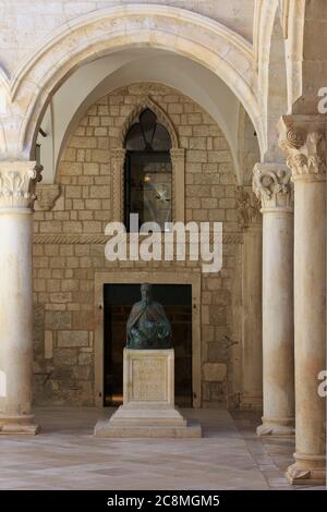 Statue of Miho Pracat at the Rector's Palace Dubrovnik, Croatia Stock ...