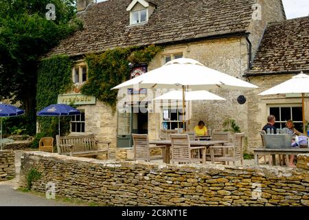 The Victoria country pub, Eastleach Turville, Gloucestershire, England ...