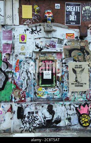 Graffiti in Brick Lane depicting the Kray twins Stock Photo - Alamy