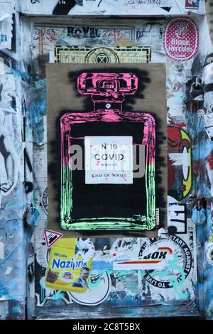 Graffiti in Brick Lane depicting the Kray twins Stock Photo - Alamy
