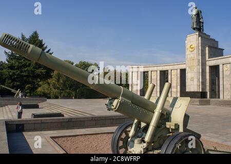 The Soviet War Memorial commemorating the killed World War II soldiers ...