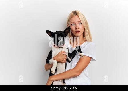 Photo of funny shocked woman dressed summer t-shirt arms eyewear big ...