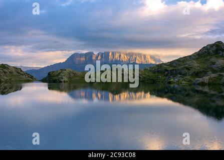 Sunrise on the Lac du Brevent Stock Photo - Alamy