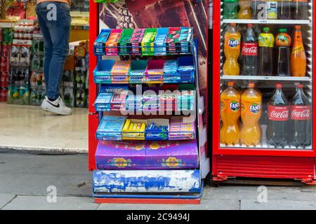 Chewing gum on a supermarket shelf Stock Photo - Alamy