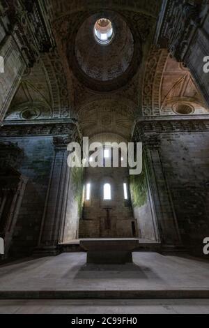 Altar in the nave of the Cistercian Abbey of Fontenay, Unesco World ...