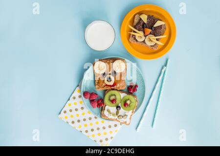 A fish shaped sandwich, healthy kid food Stock Photo - Alamy
