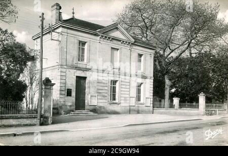 Izon la mairie 1 Stock Photo - Alamy
