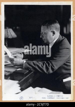 James M. Cox, Governor of Ohio, half-length portrait, facing left ...