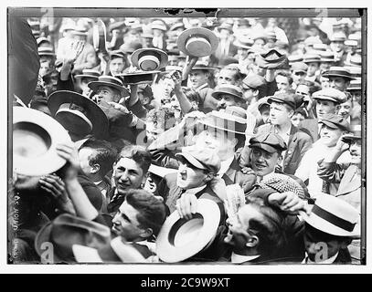 Crowd - Union Sq Stock Photo - Alamy