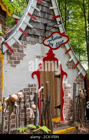 Holly, Michigan - Rotten Manor, a haunted house and haunted forest ...