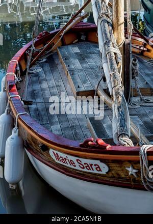 Canal du Midi: Port of Colombiers. Occitanie, France Stock Photo - Alamy