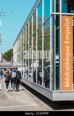 France, Haute Garonne, Toulouse, Empalot, facade of modern apartment ...