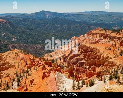 Beautiful landscape saw from North View Lookout of Cedar Breaks ...