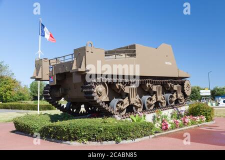 Canadian Sexton self-propelled gun with mk-2 87,6 mm calibre howitzer ...