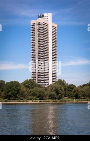 the skyscraper Colonia-House in the district Riehl, excursion ship ...