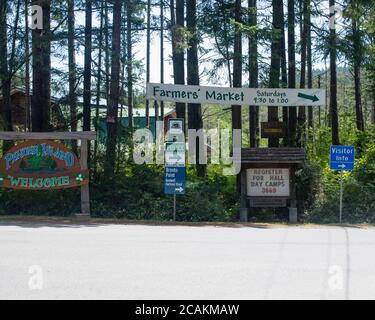 Welcome to Pender Island sign, British Columbia, Canada Stock Photo - Alamy