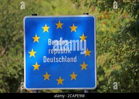 Customs sign at the external border of the Federal Republic of Germany ...