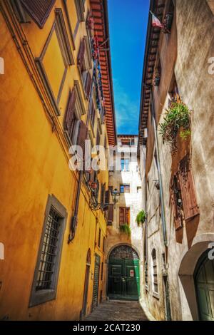 picturesque blind alley in Florence, Italy Stock Photo - Alamy