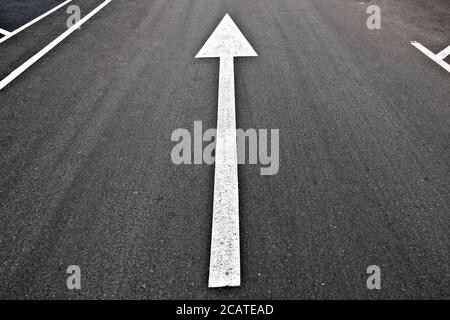 black Arrow pointing up direction symbol. black Directional Arrow sign ...