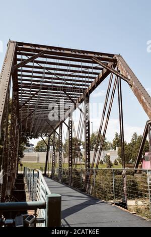 Path along Platte River on Cherry Creek Trail in Downtown Denver ...