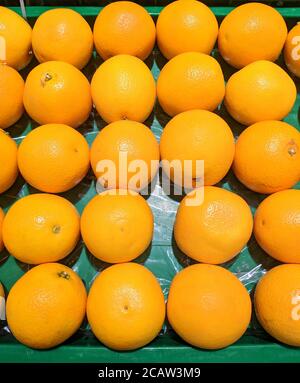 Citrus fruit on the supermarket stall Stock Photo - Alamy