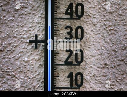 Outdoor thermometer, 37 degrees Celsius, symbol, climate change Stock ...