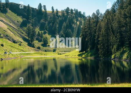 Phantom Lake, a pullout area with a mountain lake in the Lamar Valley ...