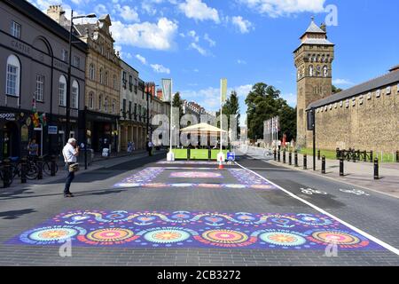 Cardiff Castle Street al fresco dining area, Cardiff, Wales Stock Photo ...