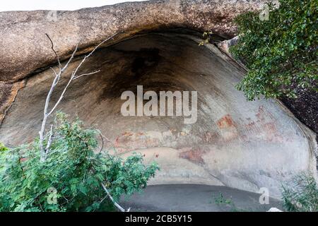 Matobo hills, "Bambata cave" rock painting site, rock art, Matobo ...