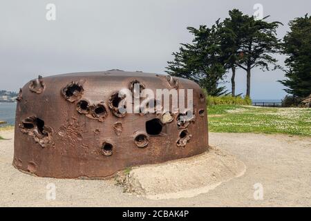 WW2 gun emplacements on headland at Golden Gate Bridge, San Francisco ...