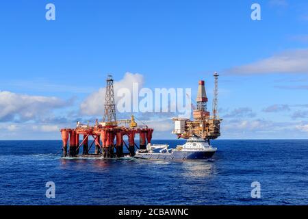 Semi submersible drilling rig, Island Innovator Stock Photo - Alamy