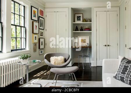 Den, Reading room, Desk space Stock Photo - Alamy