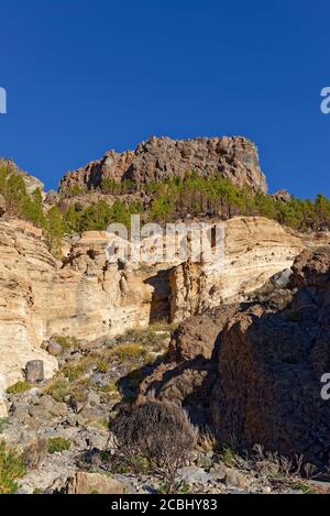 Layers of volcanic rock strata, Gran Canaria, Spain Stock Photo - Alamy