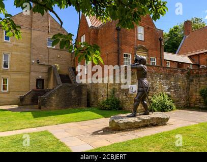 Statue of Harry Hotspur (Sir Henry Percy) at Alnwick Castle in ...