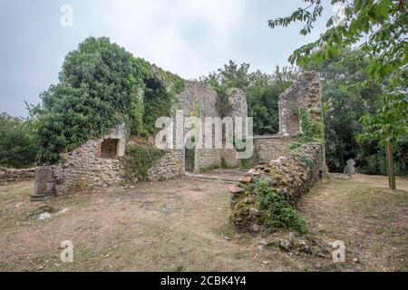 The ruins of St. Mary's Church, Little Chart, Kent Stock Photo - Alamy