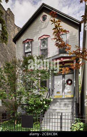 Chicago, Illinois, USA. A three-flat apartment building on Kenmore ...