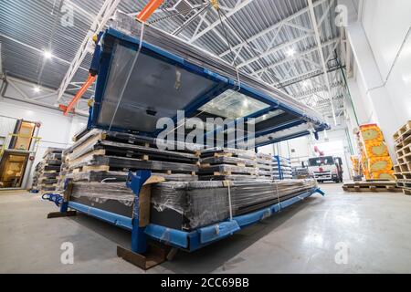 Shipping the plastic windows from the warehouse packed in polyethylene ...