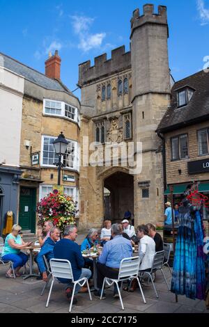 Market square and Entrance to the palace of the bishops, Wells ...