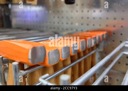 Rows of brand new metal hammer heads Stock Photo - Alamy