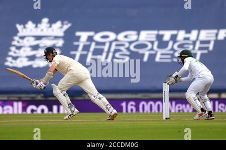 England's Zak Crawley, left, bats in front of Australia's Alex Carey on ...