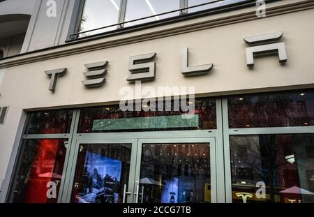 Tesla store logo Stock Photo - Alamy