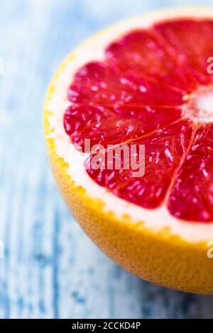 Fresh chopped grapefruit on wood Stock Photo - Alamy