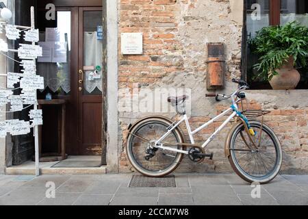 Treviso - Characteristic shops and restaurants in the historic center ...